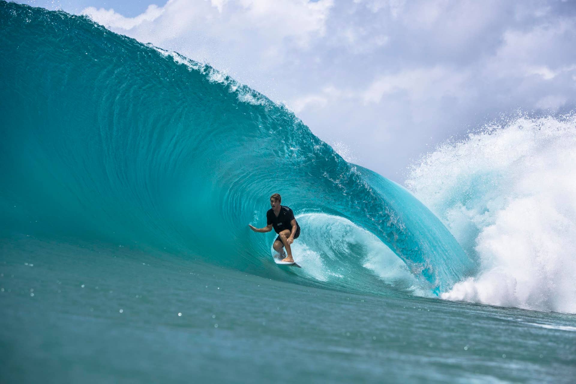 Top 5 Longest Waves in the World - Surfer