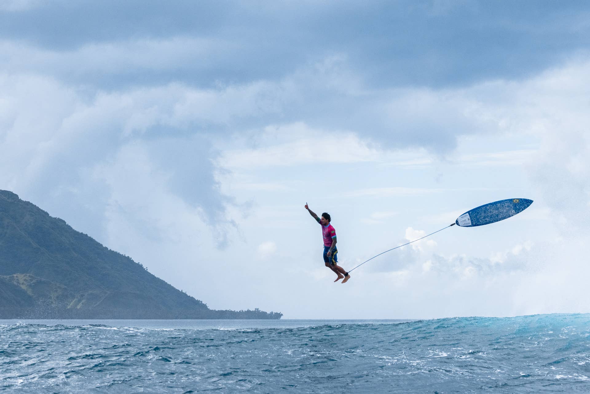 Gabriel Medina Goes Viral for Best Wave in Olympic Surfing History (So ...
