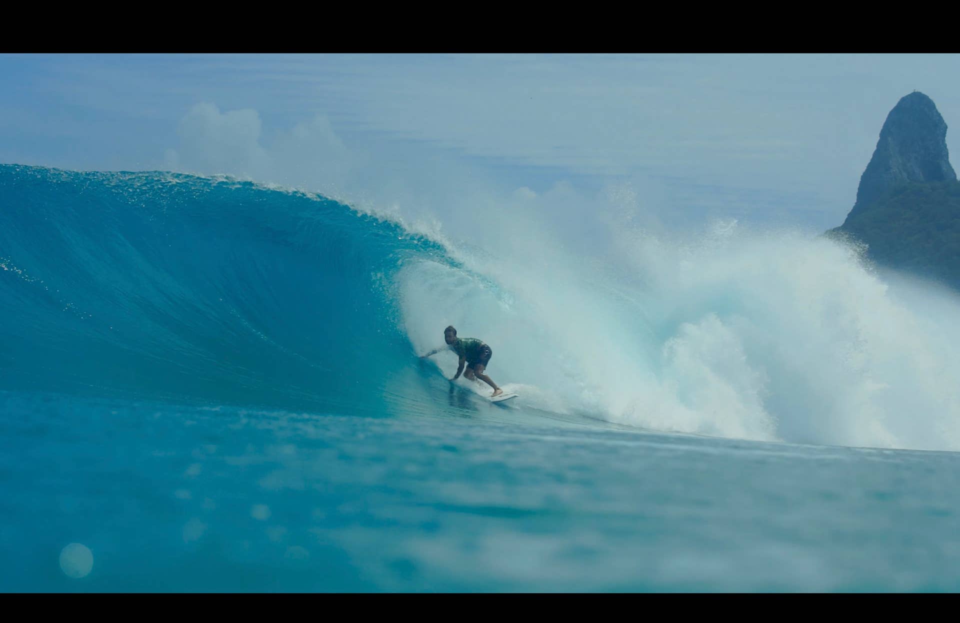 "There Is Where You Make It" (Onde é lá) by Lucas Silveira - Surfer