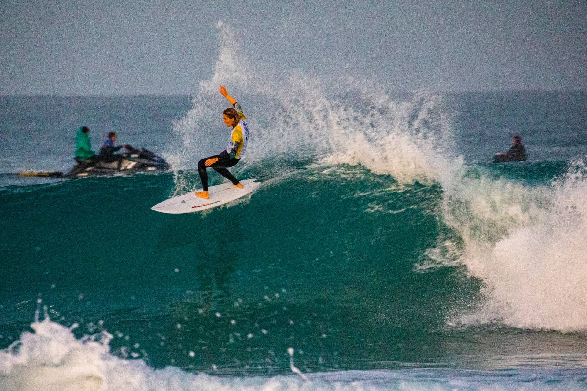 Cliff Kapono Explains Surfing Physics & Common Surf Injuries - Surfer