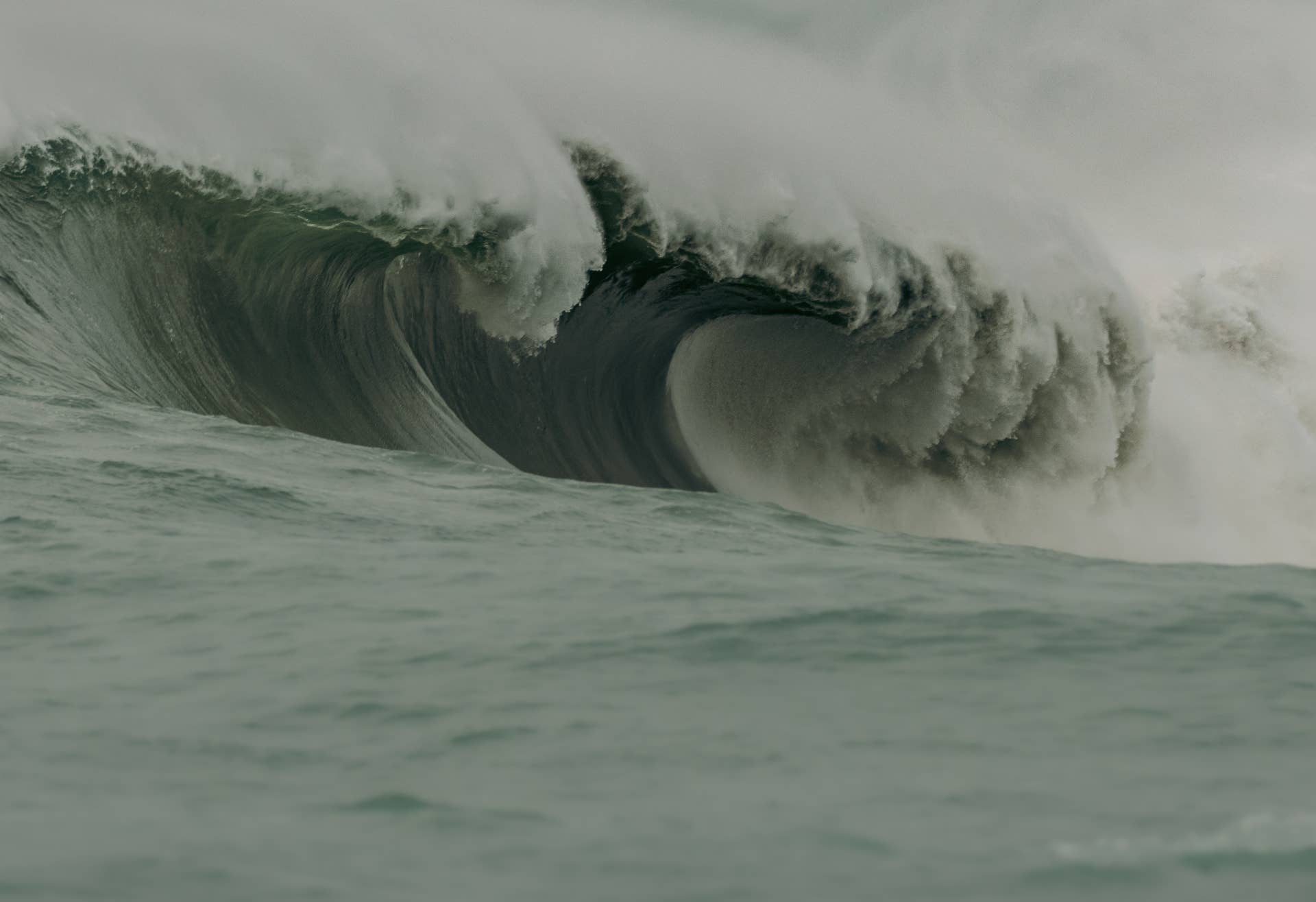 7 of the World's Most Dangerous Waves - Surfer
