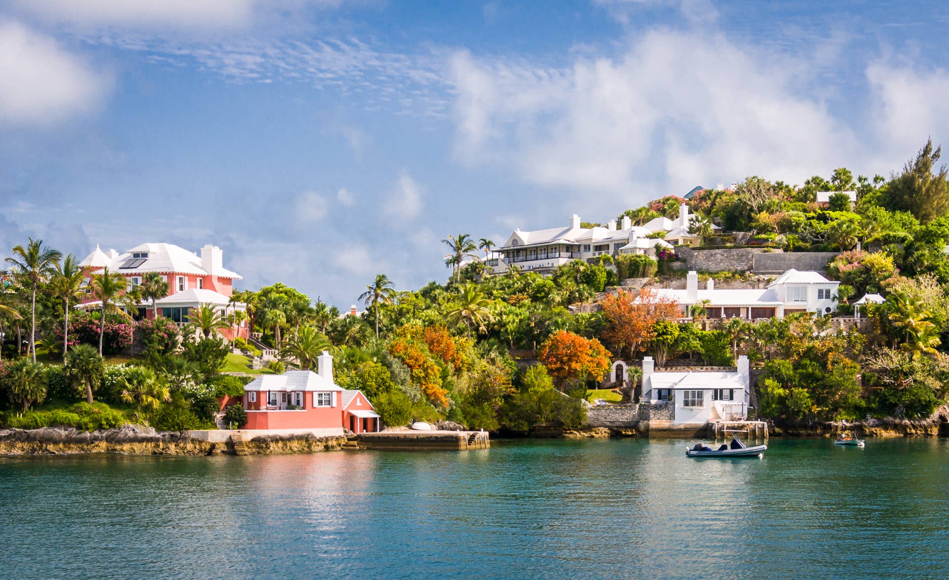 Do the Beaches in Bermuda Have Waves? (Plus Surf Guide) - Surfer