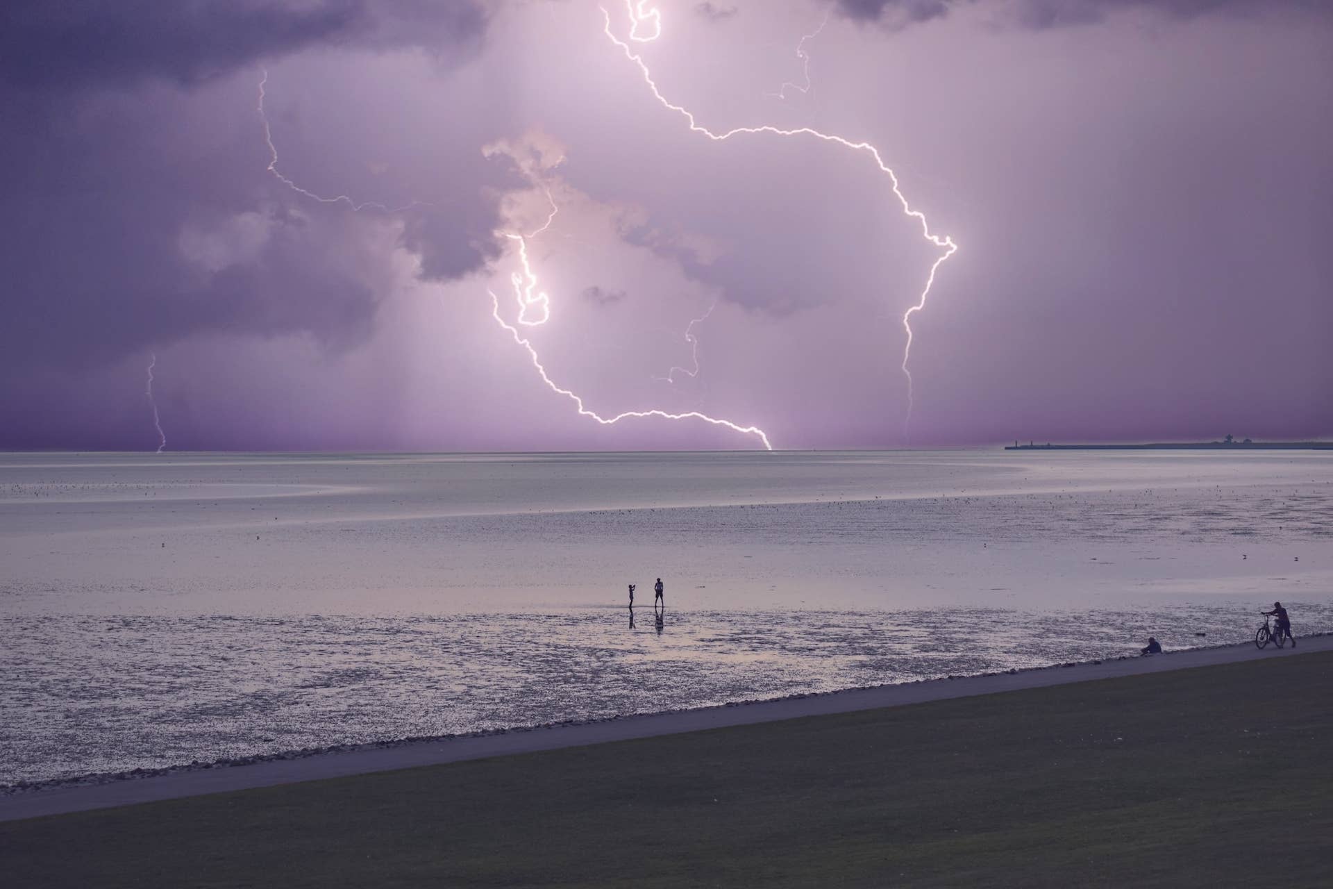 Man Killed by Lightning at Florida Surfing Hotspot - Surfer
