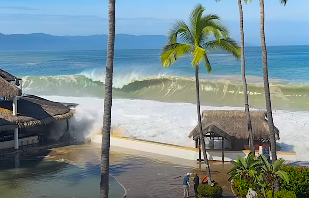 Tourists Trapped as Giant Waves Flood Mexico Hotel (Video) - Surfer