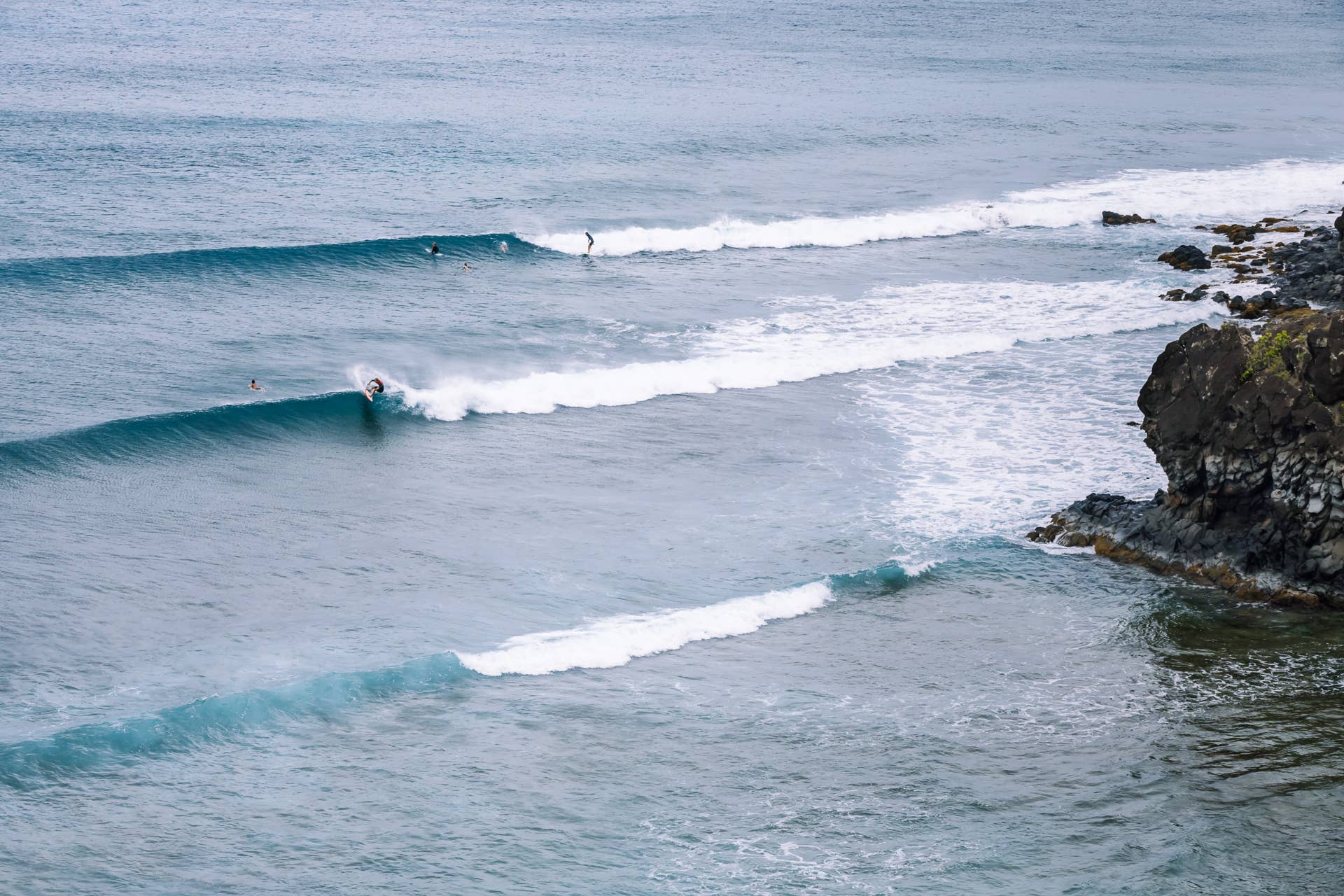 The 7 Best Places for Surfing in Hawaii: Waikiki to Pipeline - Surfer