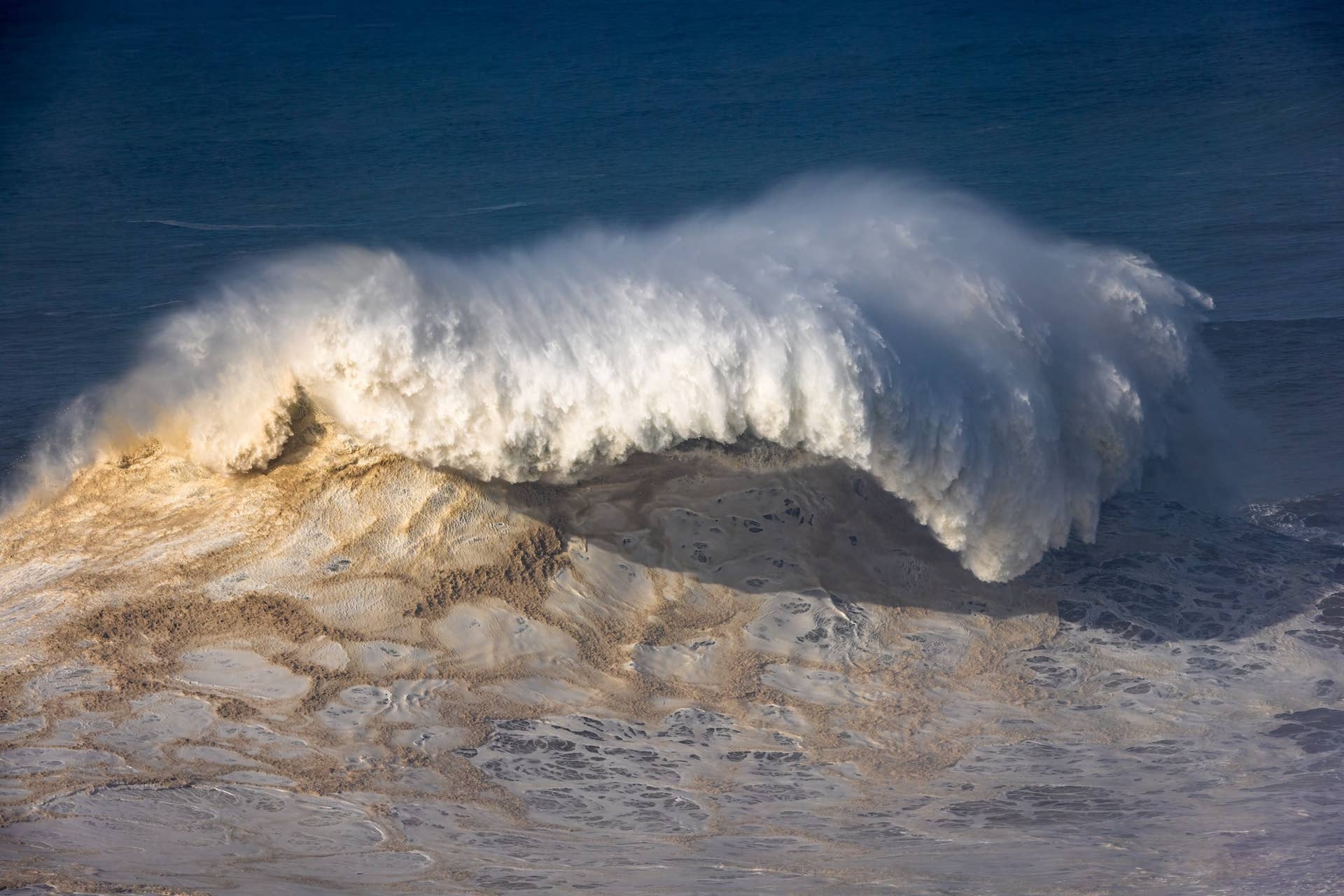 100-Foot Waves Detected in Pacific Ocean from Outer Space - Surfer
