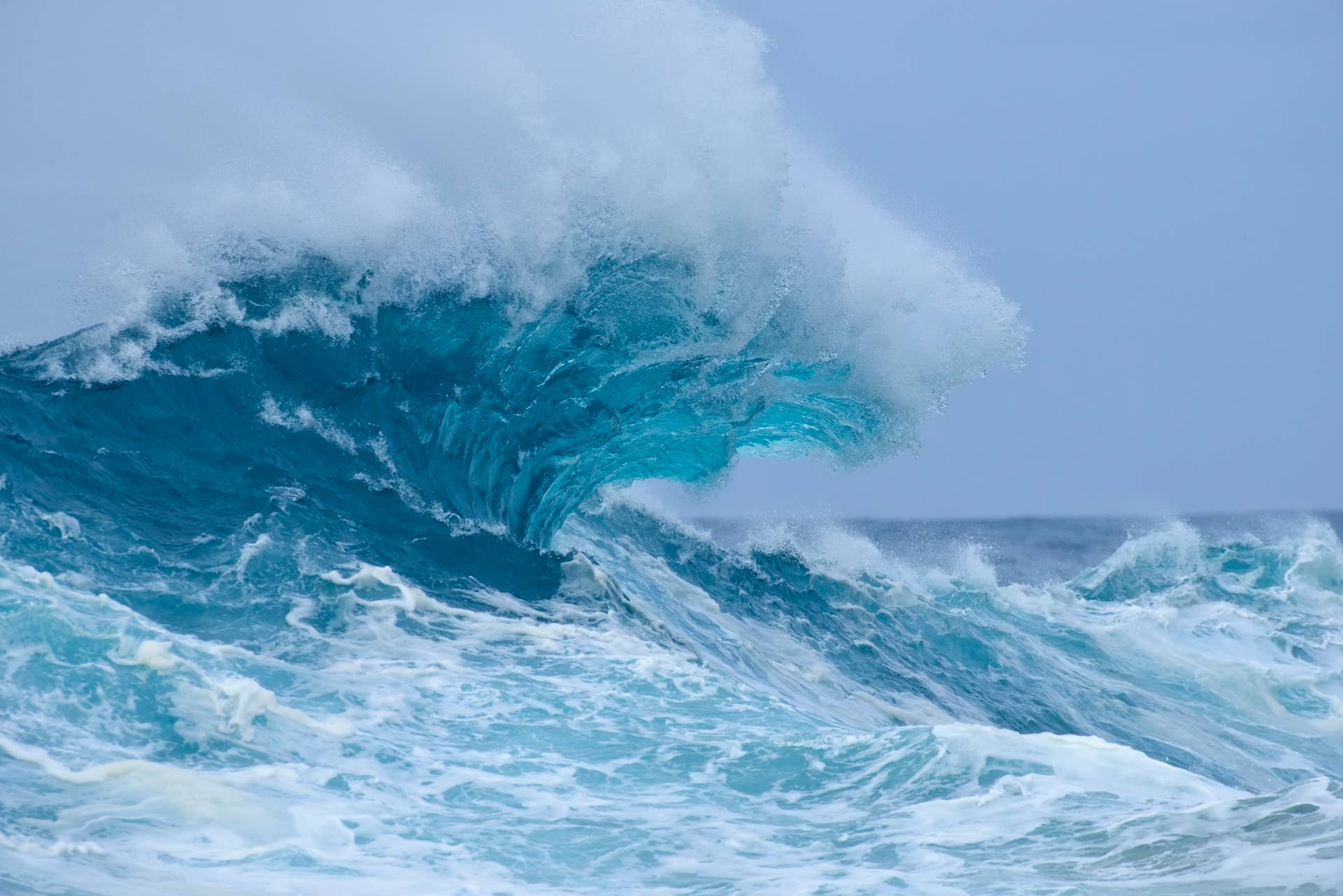 28ft Rogue Wave Hits Florida Beach Like a Tsunami (Video) - Surfer