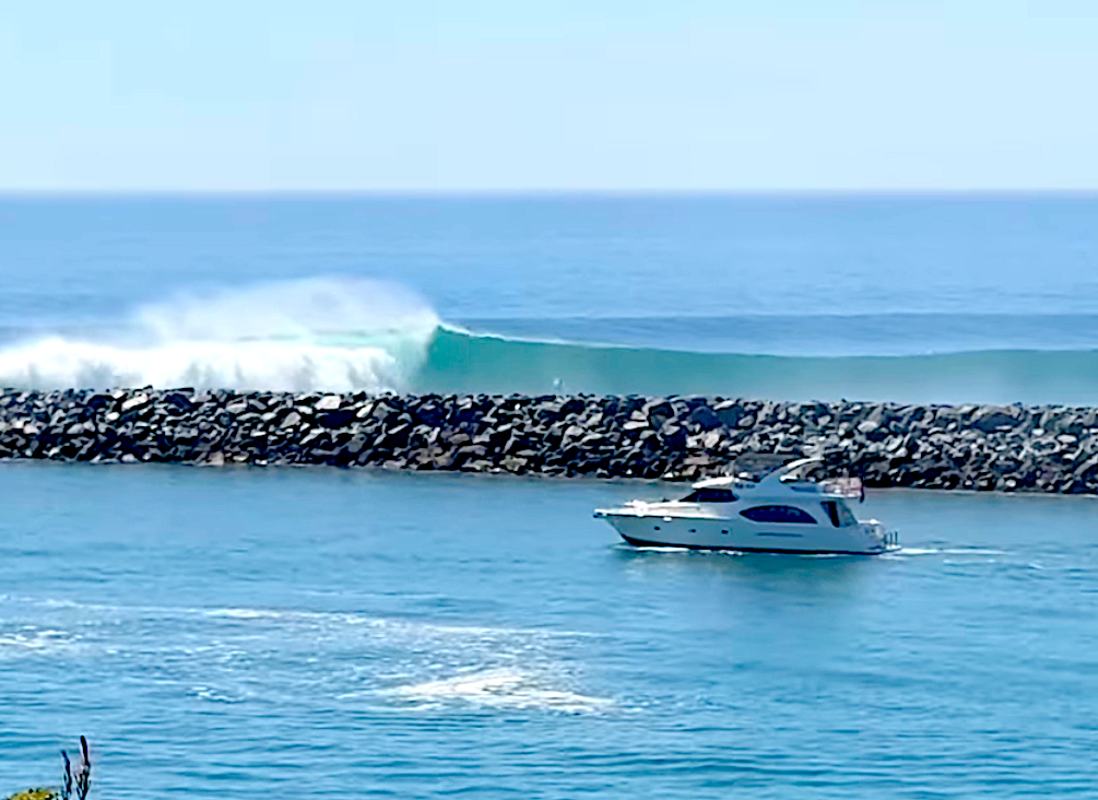 'Biggest Swell Ever Seen' Sends 20-Foot Wedge Freight Train Past ...