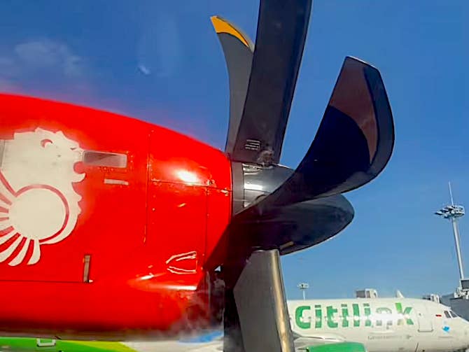 'Are Those Zip Ties?' Aussie Surfer's Viral Nightmare Flight - Surfer