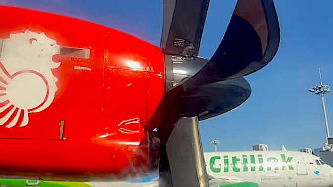 'Are Those Zip Ties?' Aussie Surfer's Viral Nightmare Flight - Surfer