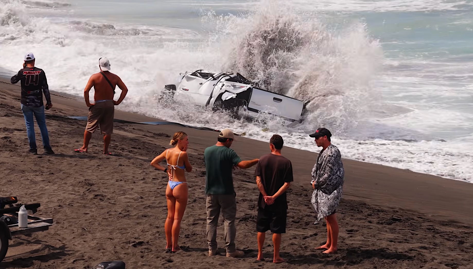 20ft Puerto Escondido Surf Swallows Truck (Video) - Surfer