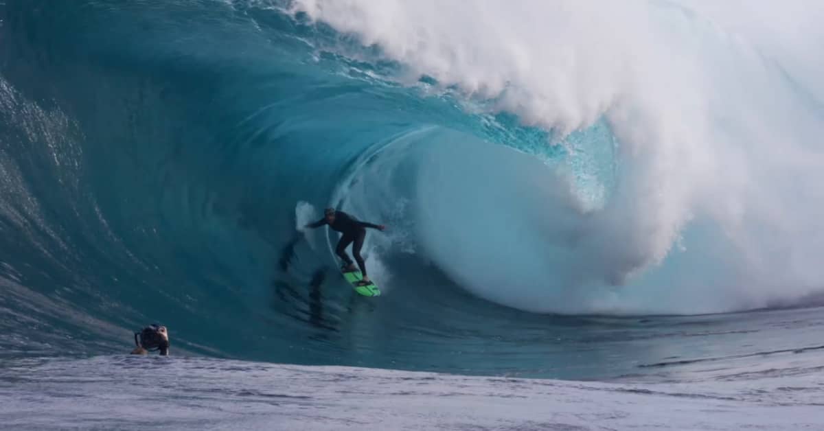 50-Year-Old Surfer and Shaper Casually Knifes Shipstern’s Barrel - Surfer