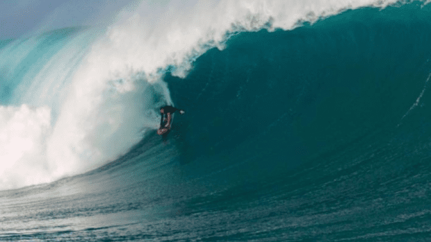 Video: Historic Swell Slams Hawaii, Pro Surfers Go Survival Mode at Outer Reefs - Surfer