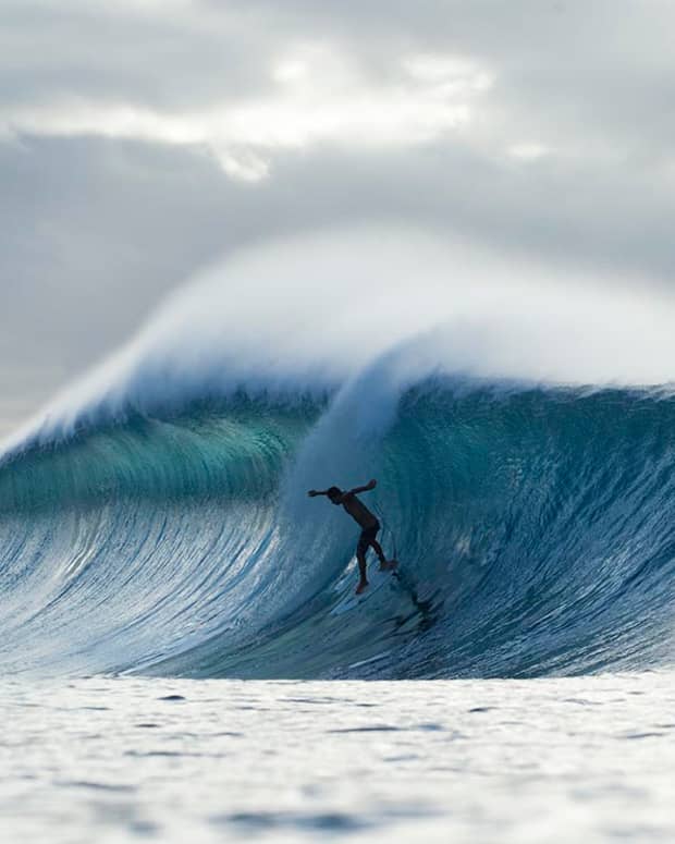 Pipeline, Hawaii - Surfer