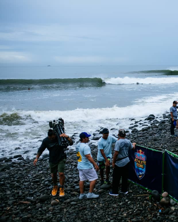 Video: Opening Day Highlights from the Surf City El Salvador Pro - Surfer Video: Opening Day Highlights from the Surf City El Salvador Pro - Surfer