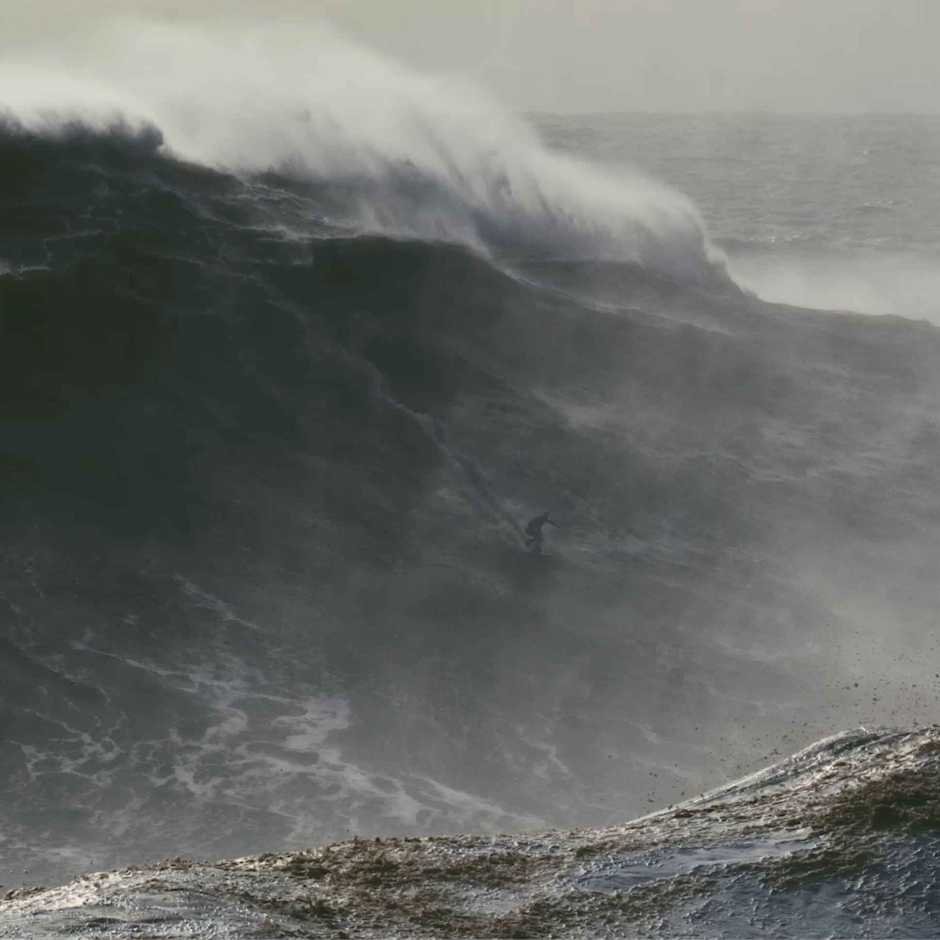 Interview: How Nuno Dias Nailed the Shot of Chumbo Going XXXL at Nazaré