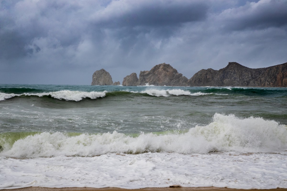 Cabo San Lucas Rogue Waves: Hurricane Lorena Impact & Dramatic Video ...