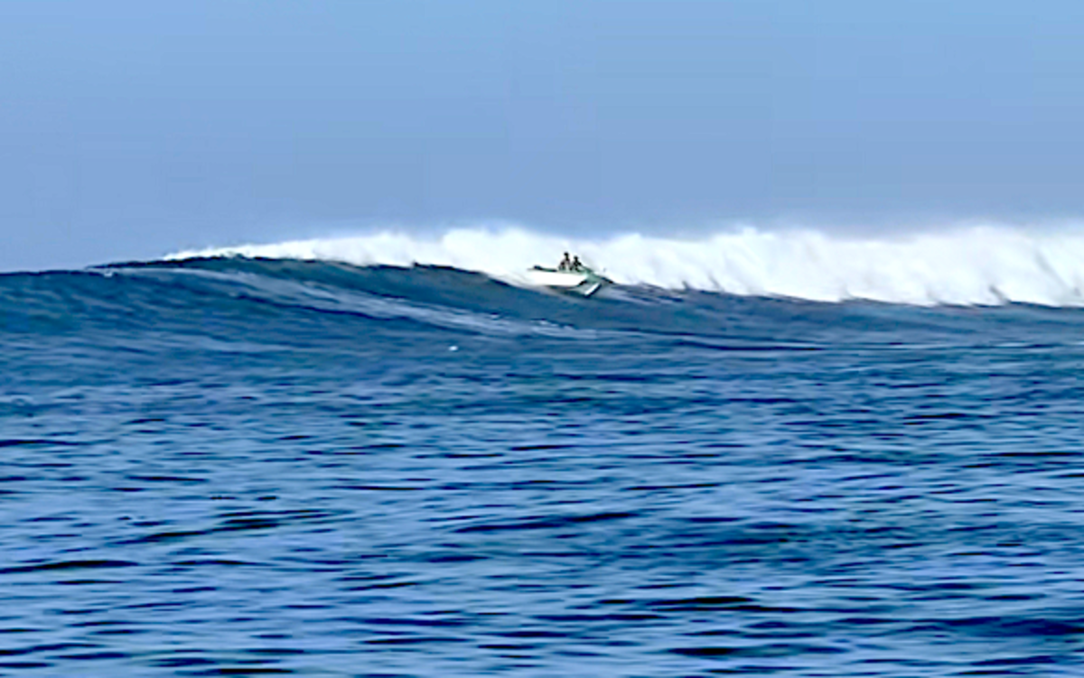 San Diego Boat Surfing: Epic 12ft Wave Ride | Video - World Today Journal