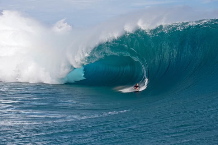 Tahiti Untamed - Surfer