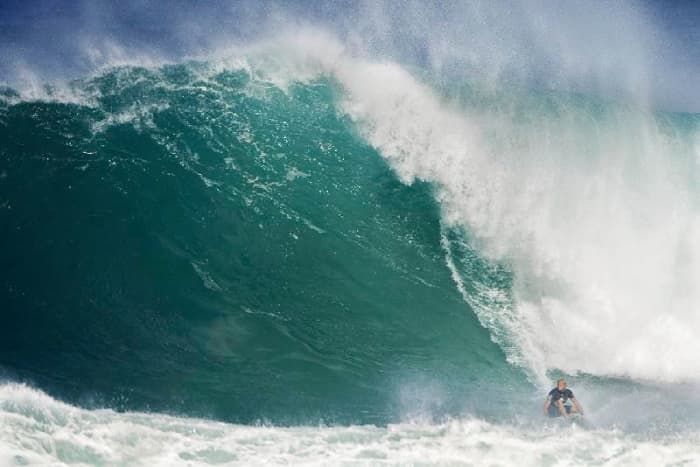 FUEL TV AIRS VANS TRIPLE CROWN OF SURFING - Surfer
