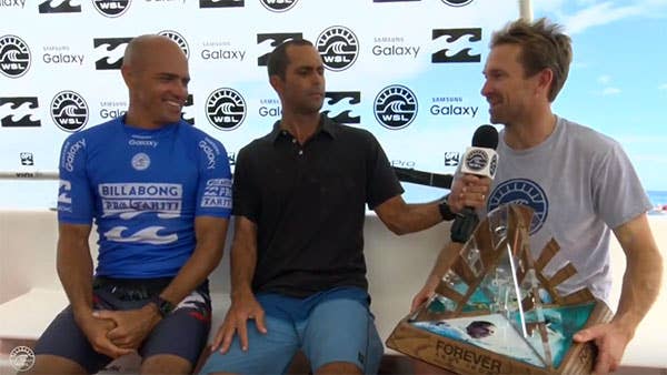 Kelly Slater Takes A.I. Commitment Award - Surfer