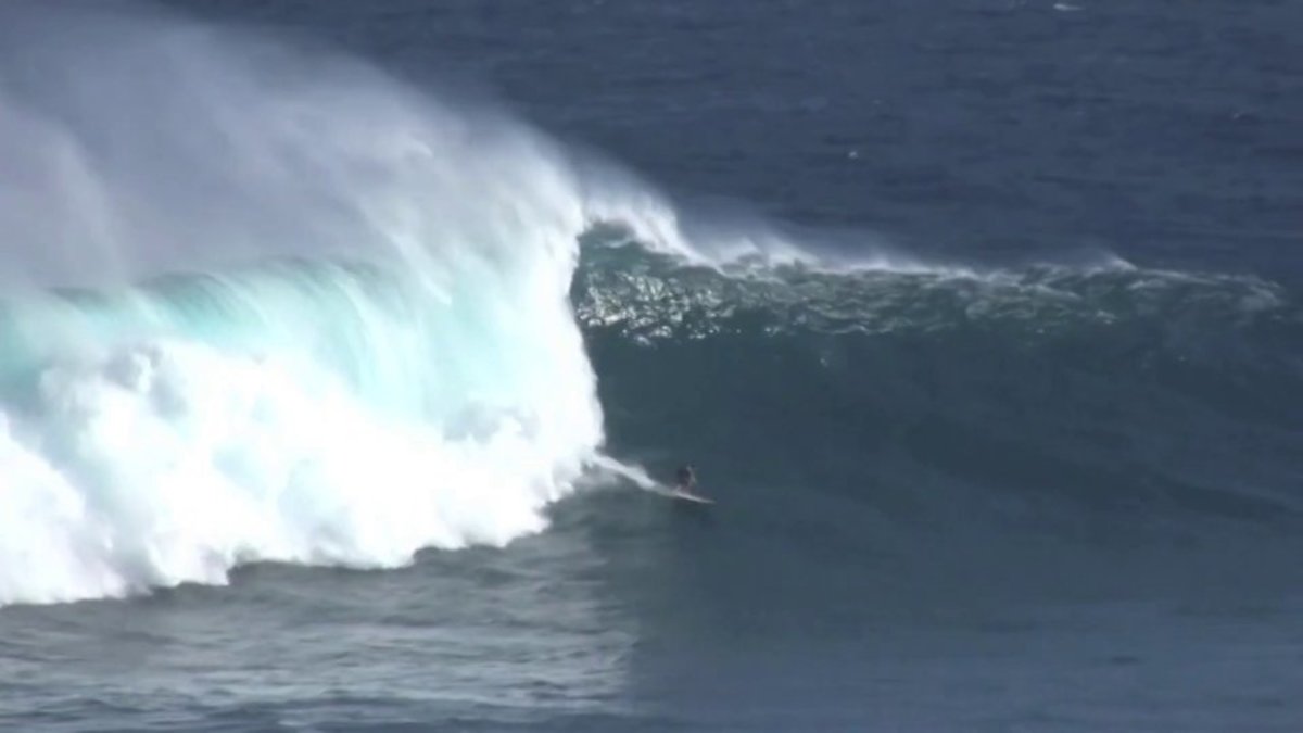 Marcio Freire // Peahi // 3:51 - Surfer