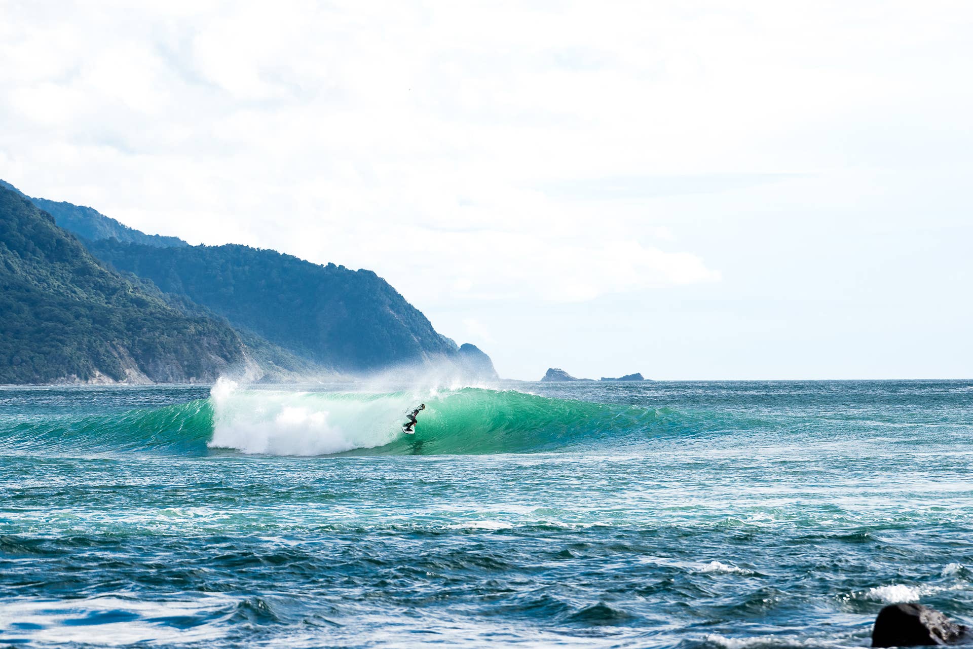 Surfing New Zealand's South Island | %%sitename%% - Surfer