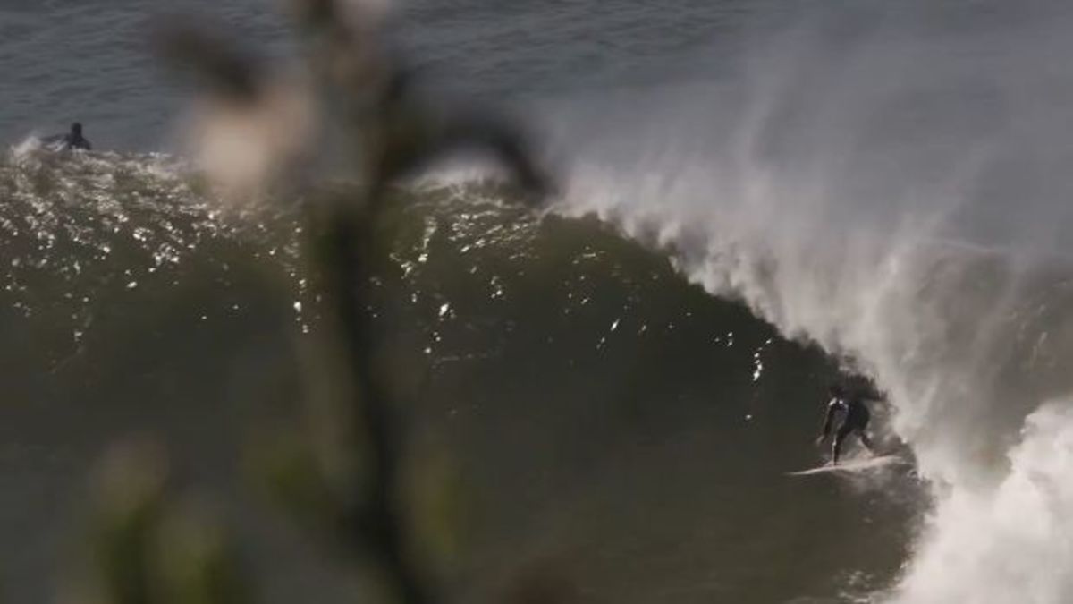 Benjamin Sanchis // North Africa // 4:15 - Surfer