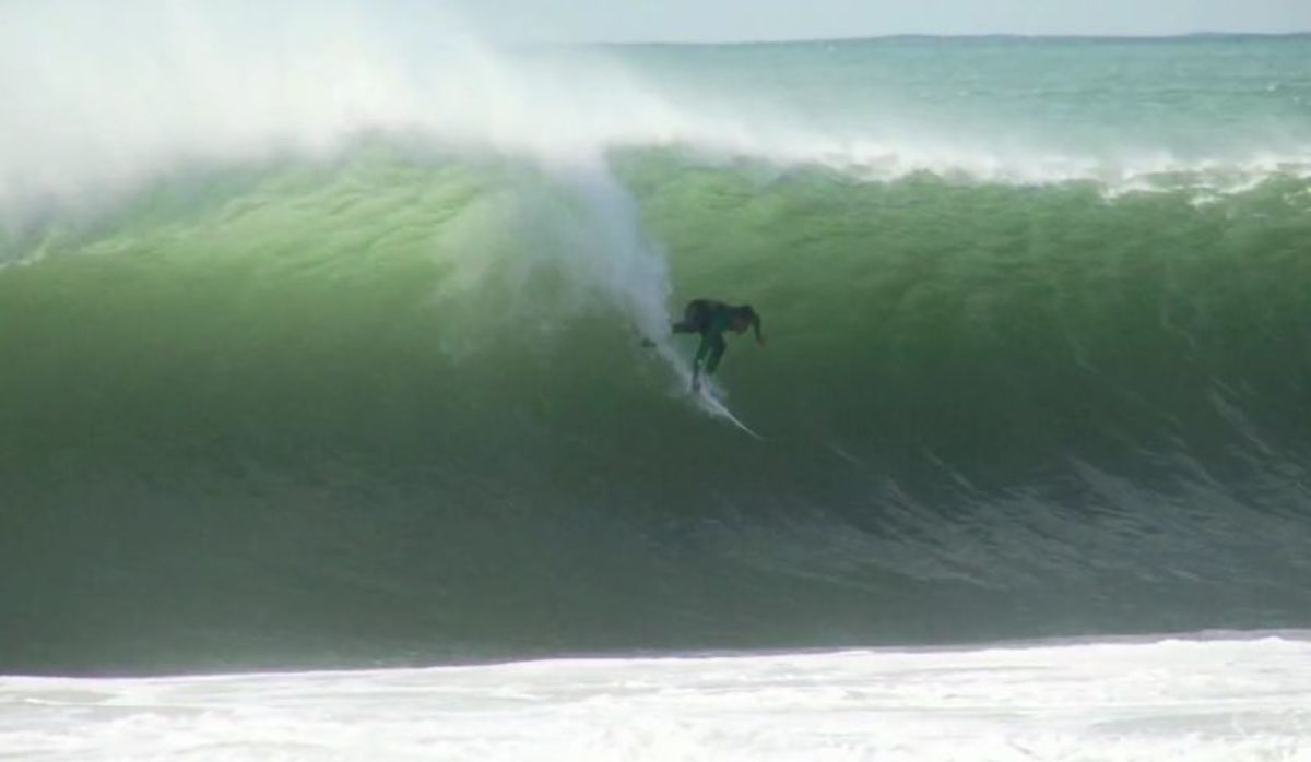 Jeremy Flores // Supertubes, Portugal // 2:19 - Surfer