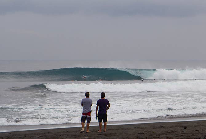 Snowfall in Bali - Surfer
