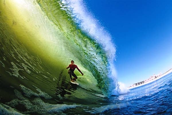Quiksilver Surfing