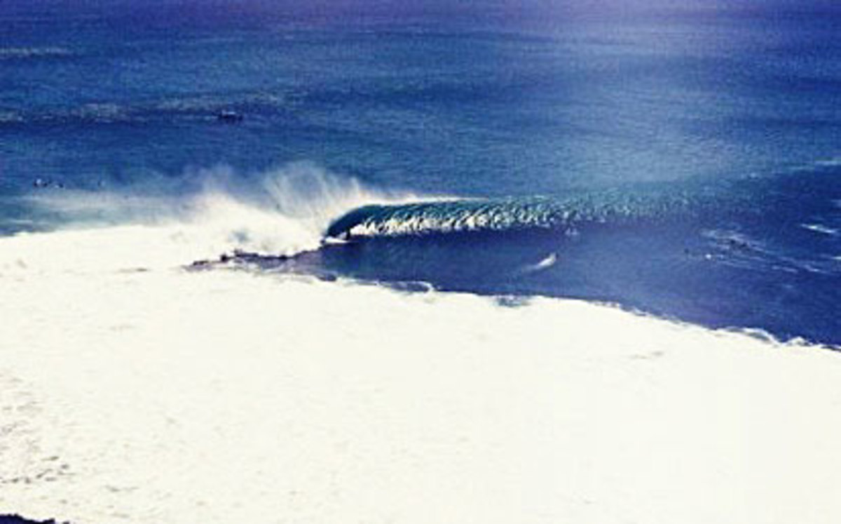 Instagram: Mikala Jones - Surfer