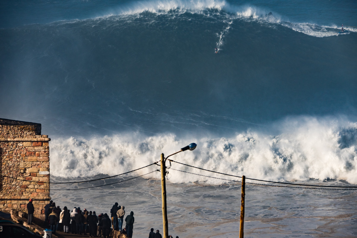 Watch: A Historic Day at Nazare | January 18th 2018 - Surfer