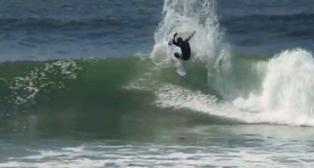 Mick Fanning // Snapper Rocks // 2:14 - Surfer