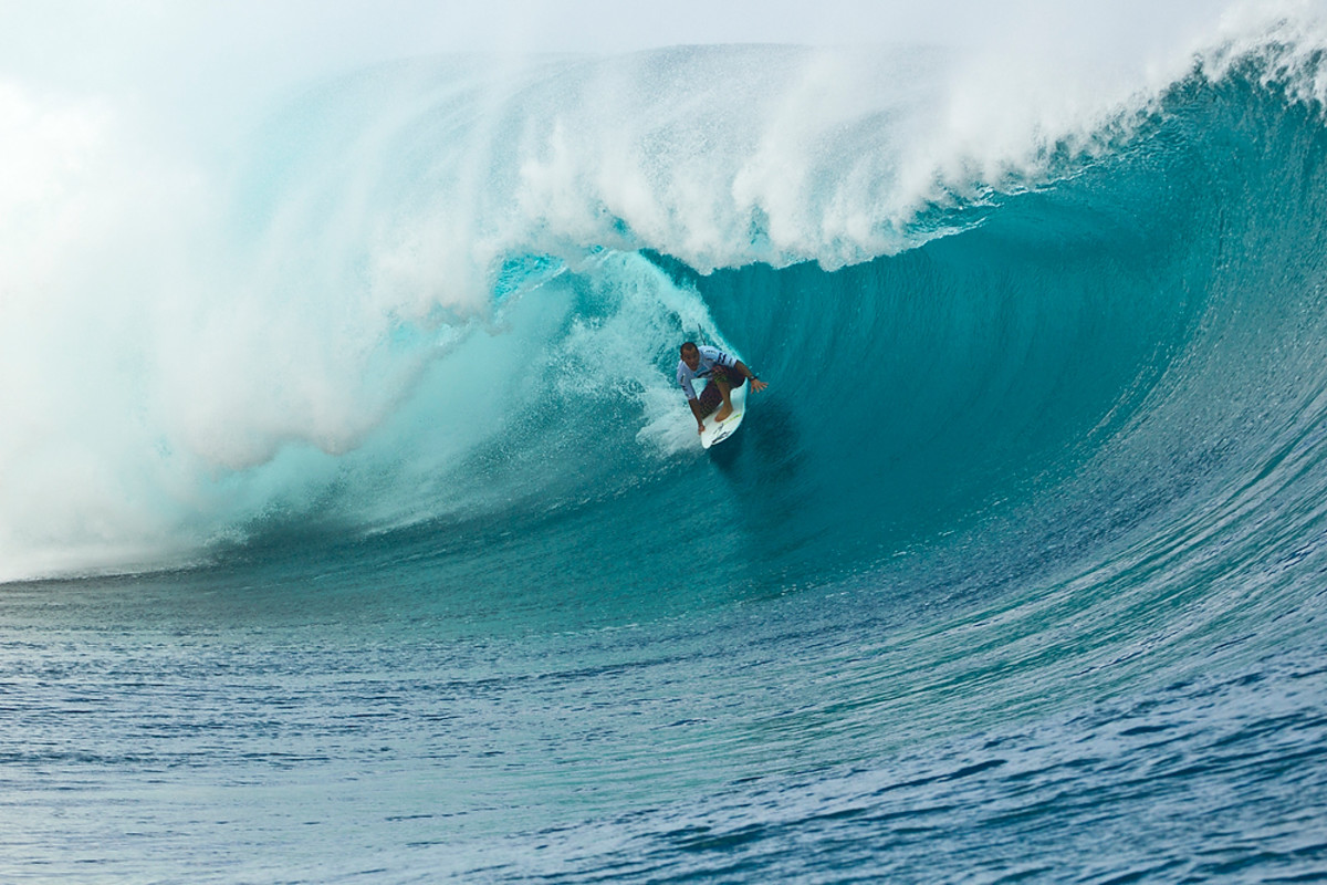 Taming Teahupoo - Surfer