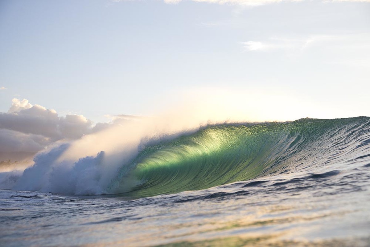 Pipeline, Hawaii. Photo: Zak Noyle - Surfer