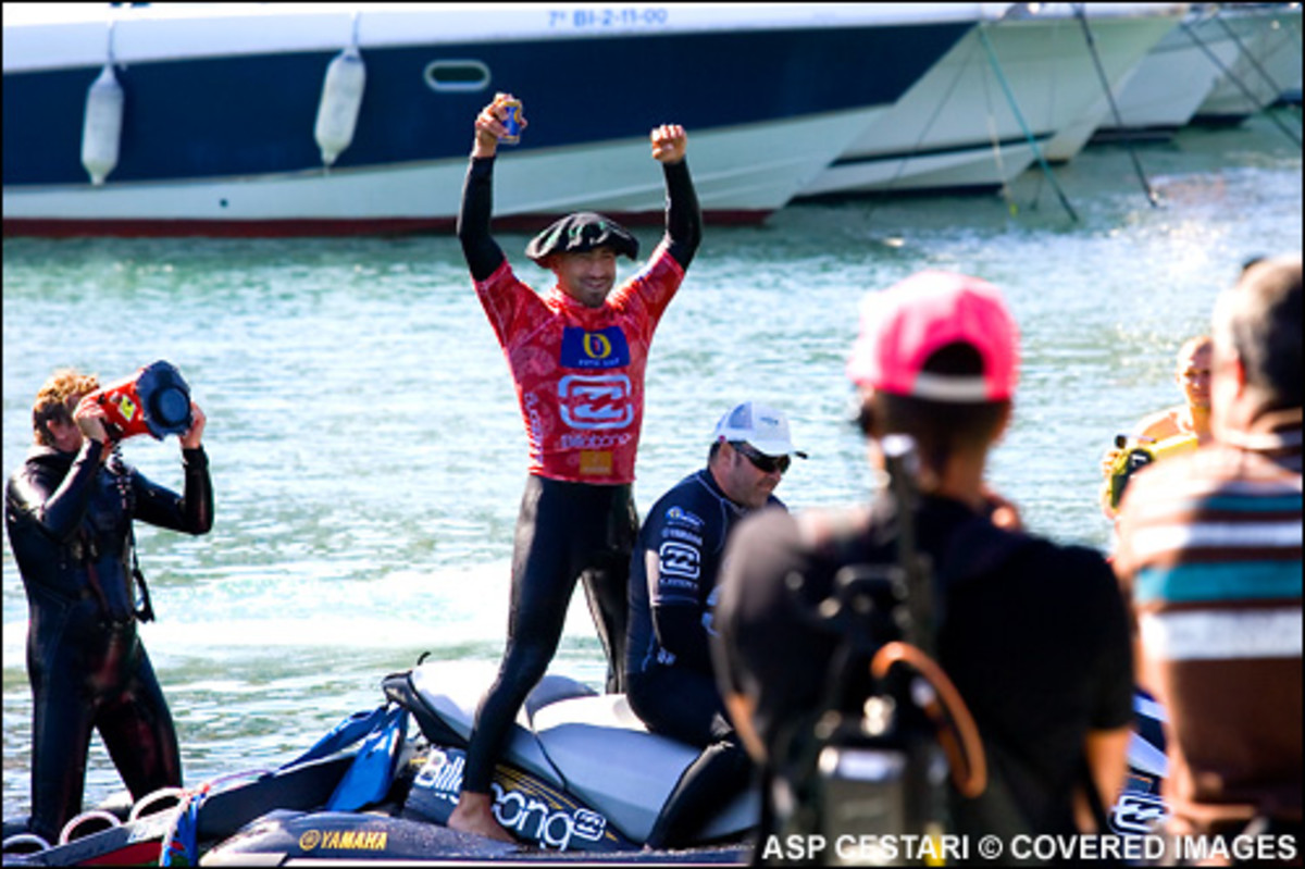 BUG'S EYE VIEW Bobby And Steph Notch Wins; Tour Gets Heated - Surfer