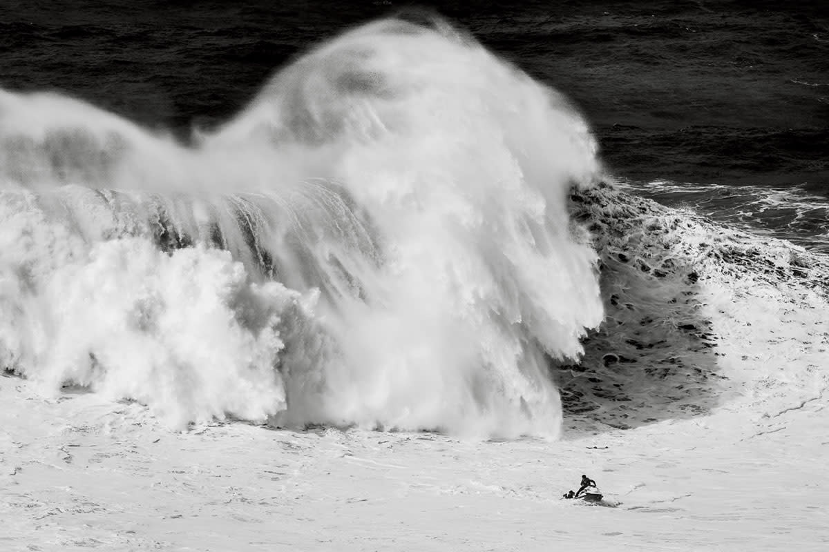 Embracing Nazaré - Surfer