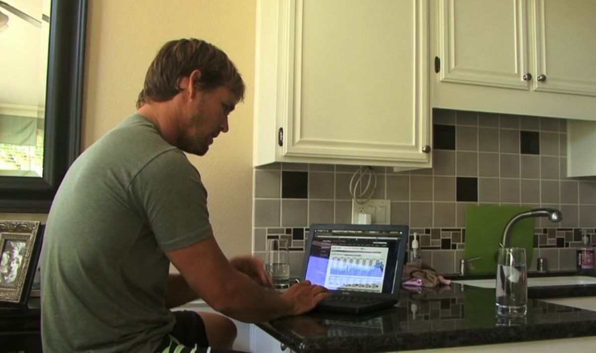 Damien Hobgood // Tahiti Packing and Preparation // 4:28 - Surfer