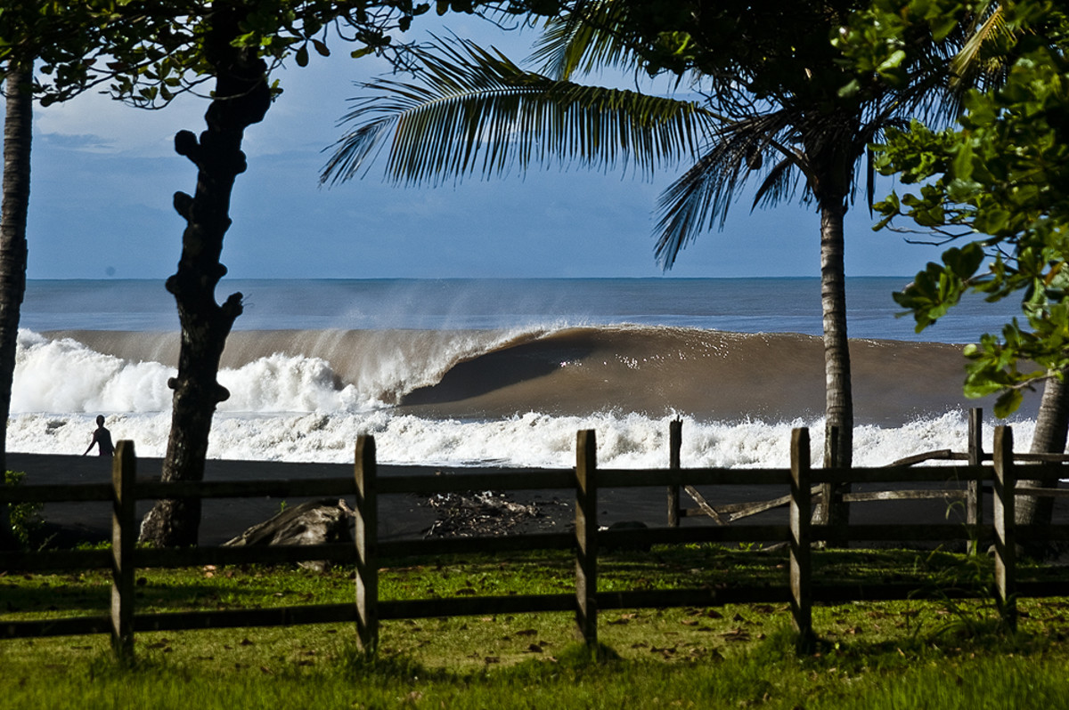 Playa Hermosa, Costa Rica - Surfer