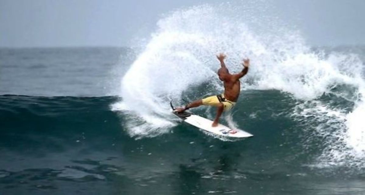 Kelly Slater // Central America // 2:40 - Surfer