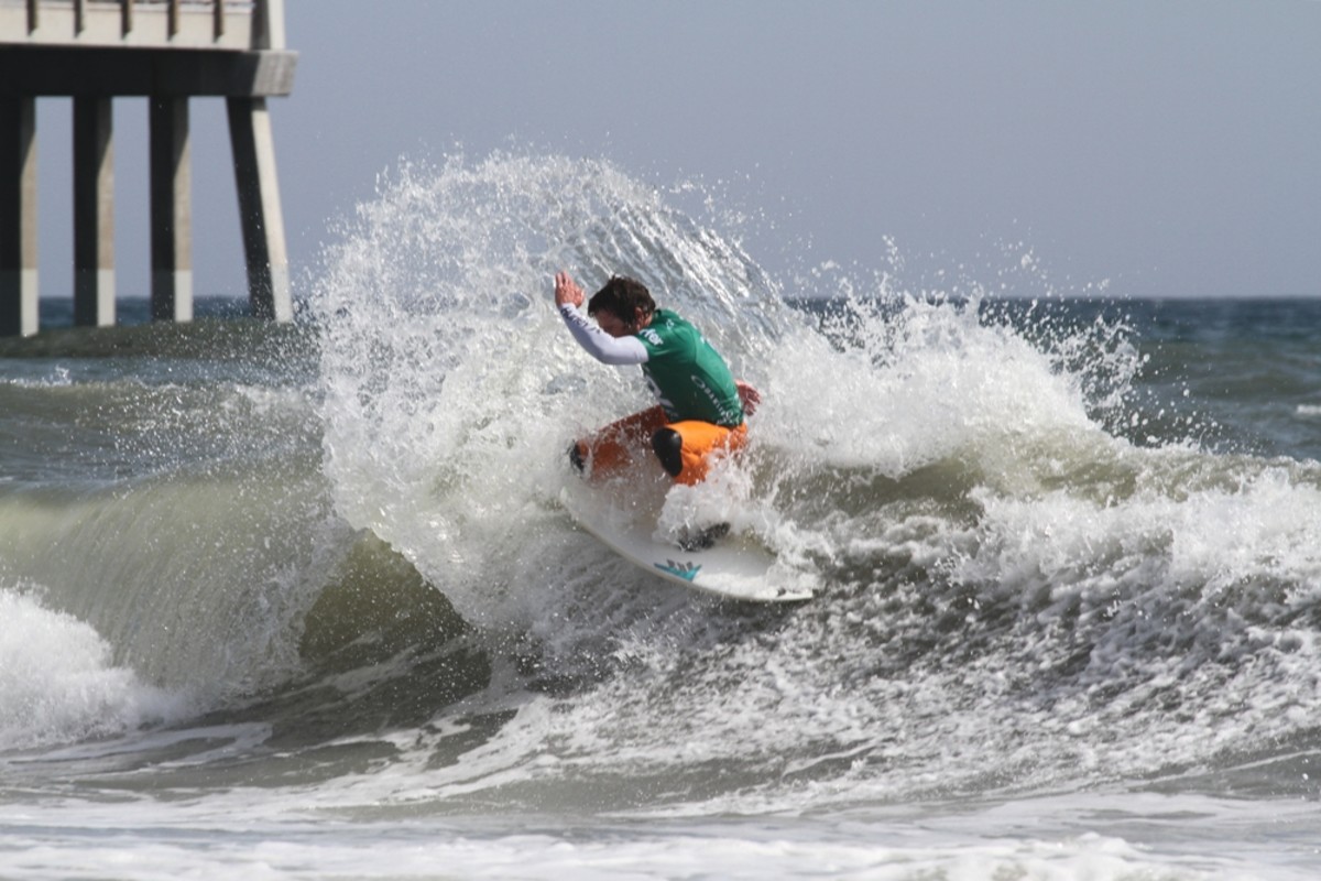 MID-ATLANTIC HIGHLIGHTS - Surfer