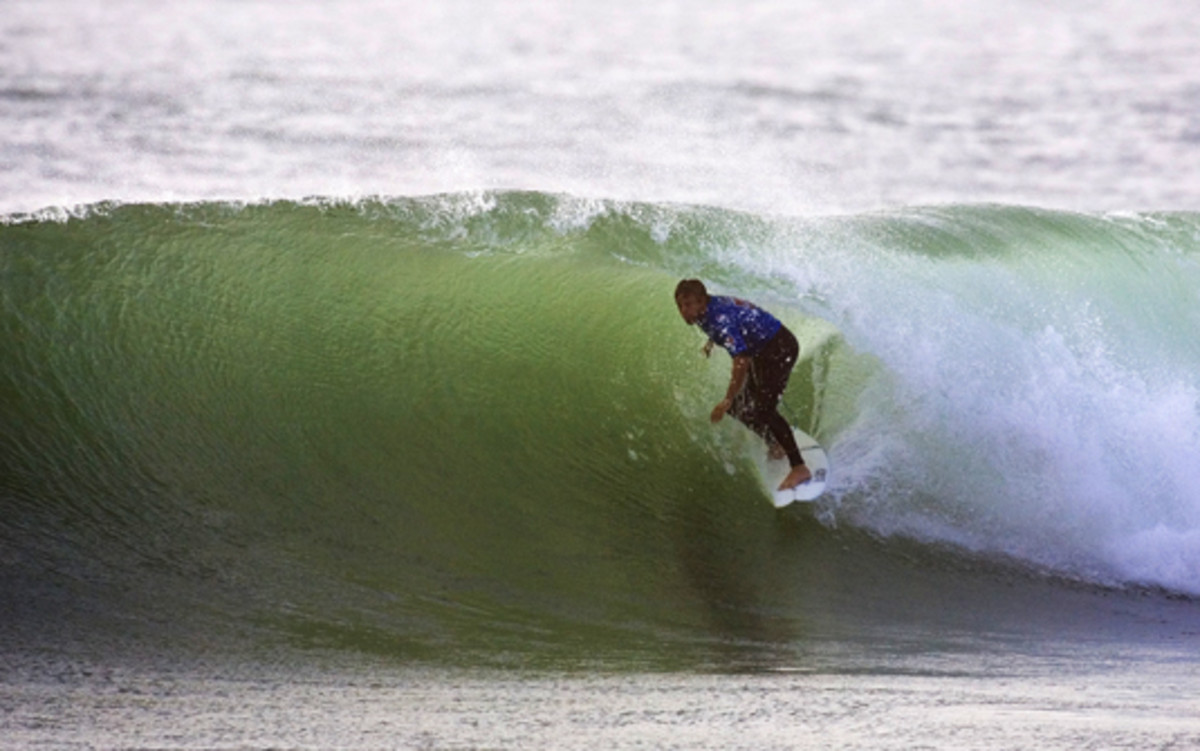 HOLD STEADY Quiksilver Pro France Means Title Race Is On - Surfer