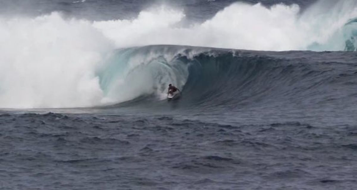 Jeremy Flores // "Enjoy Being Yourself" // 2:49 - Surfer