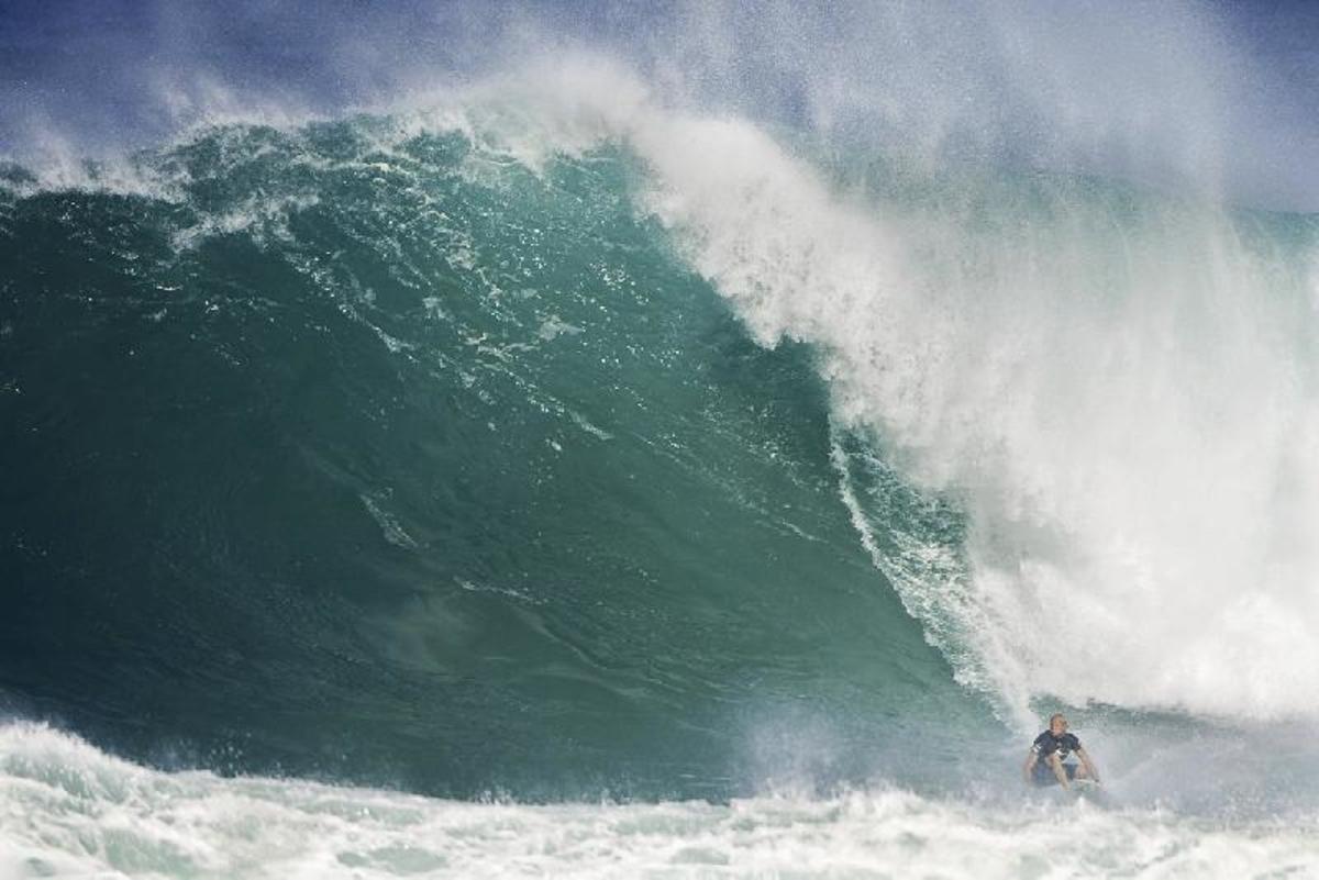 FUEL TV AIRS VANS TRIPLE CROWN OF SURFING - Surfer