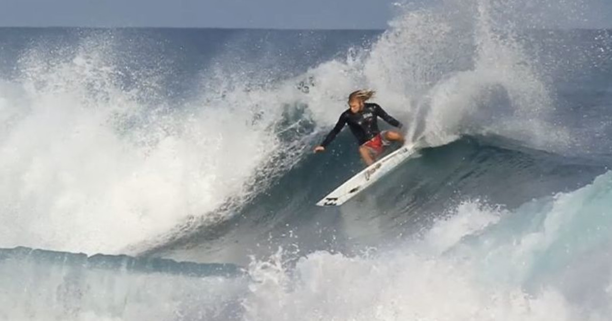 Peter Mendia // Indonesia // 3:29 - Surfer