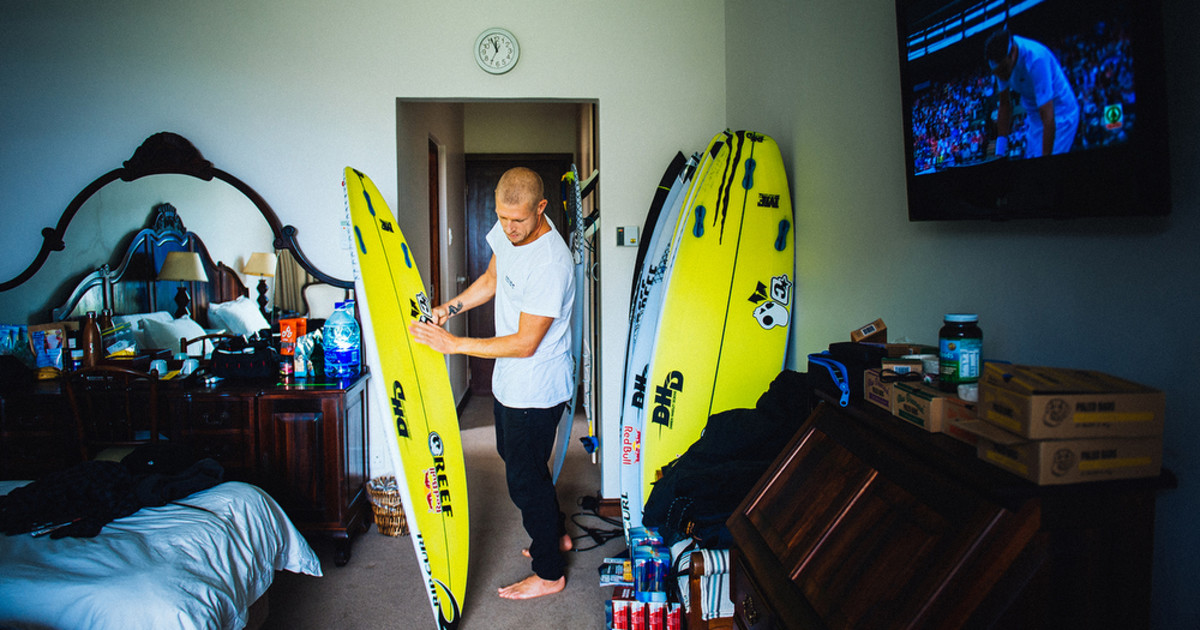 Mick Fanning Ditches The Yellow In Response To Shark Encounter - Surfer