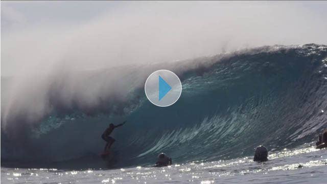 Video: Five Waves At Pipe - Surfer