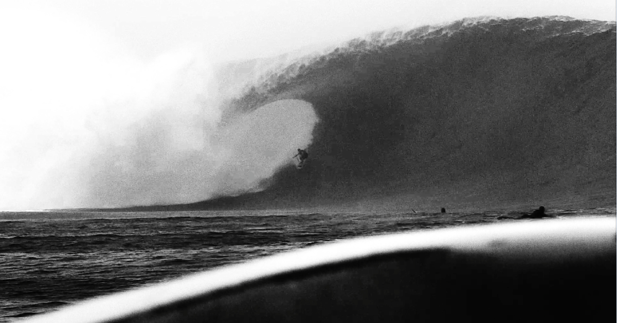 Makua Rothman Survives Horrific Wipeout in XXL Cloudbreak - Surfer