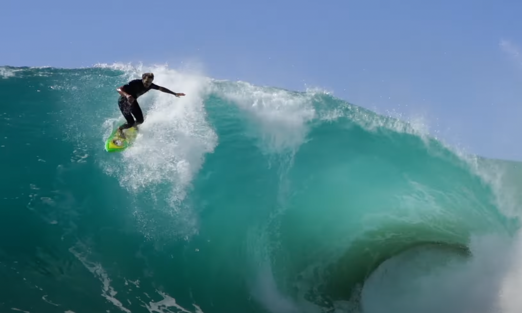 Video: Mayhem and Mutant Waves from Snapper Rocks - Surfer